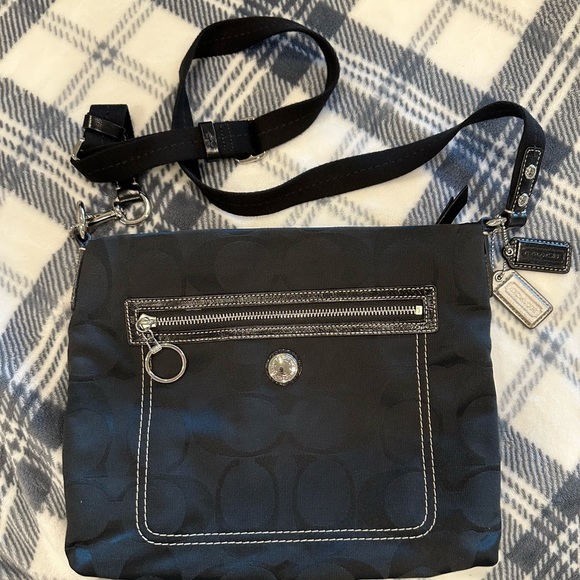 Coach | Bags | Coach Signature Fabric Crossbody Purse W Lavender Lining ...